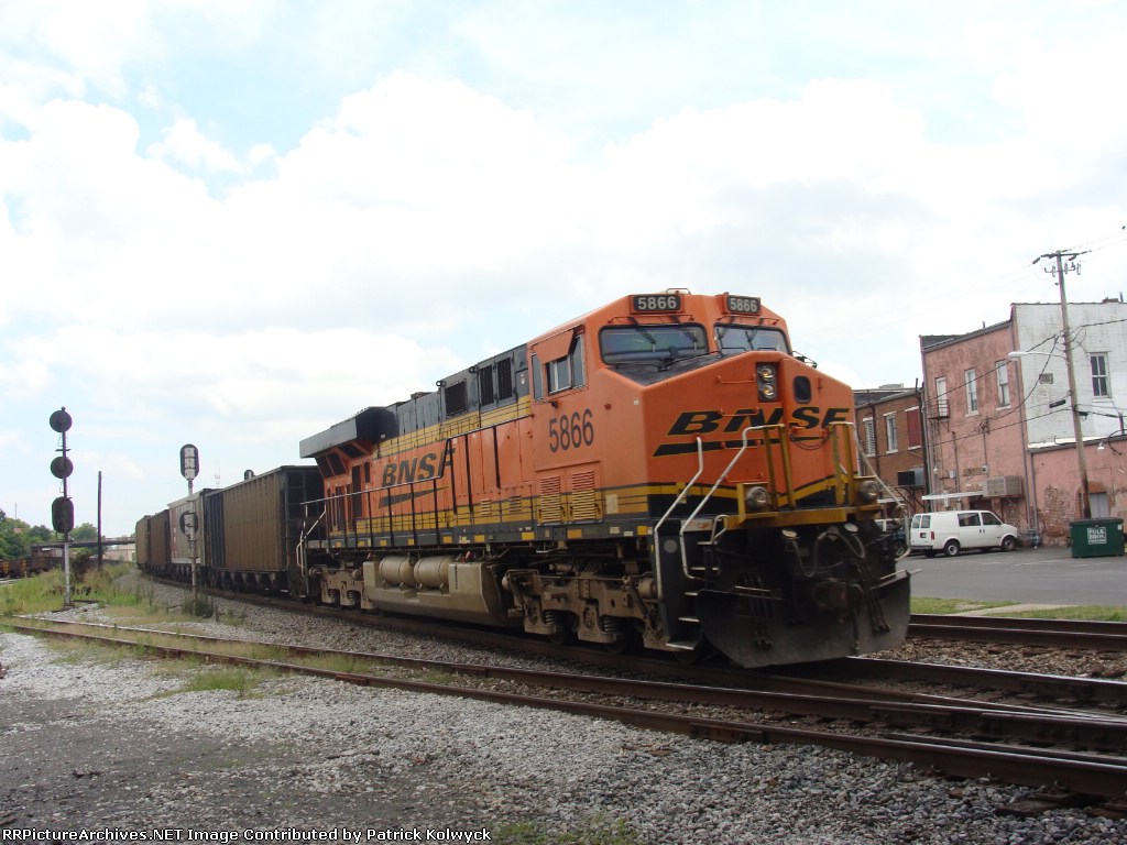 BNSF 5866